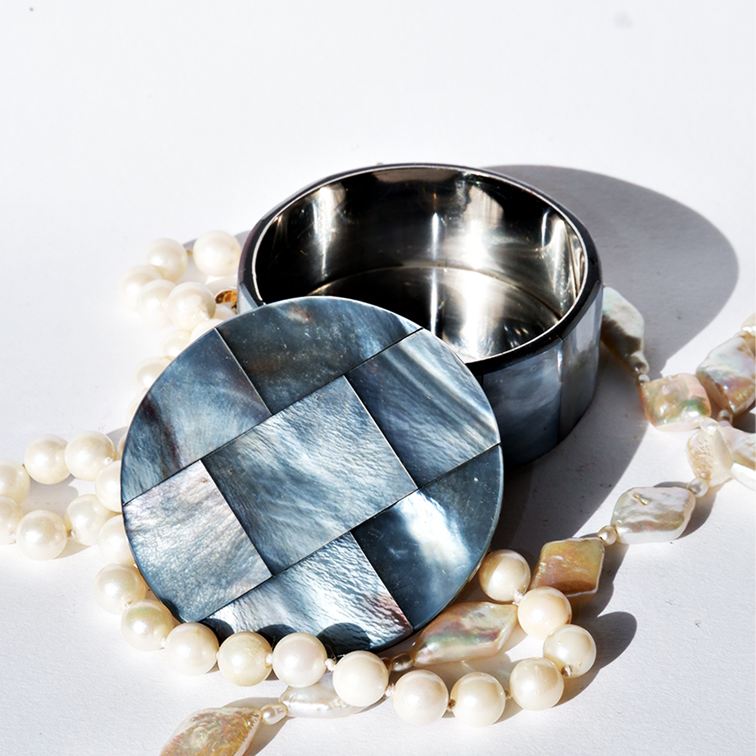 SHELL PILL BOX – MOLLUSC HOUSE